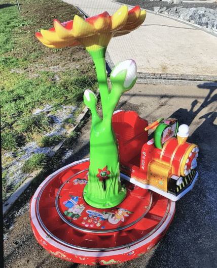 Mini manège train fleuri Manège - Tikaloc, location événementielle